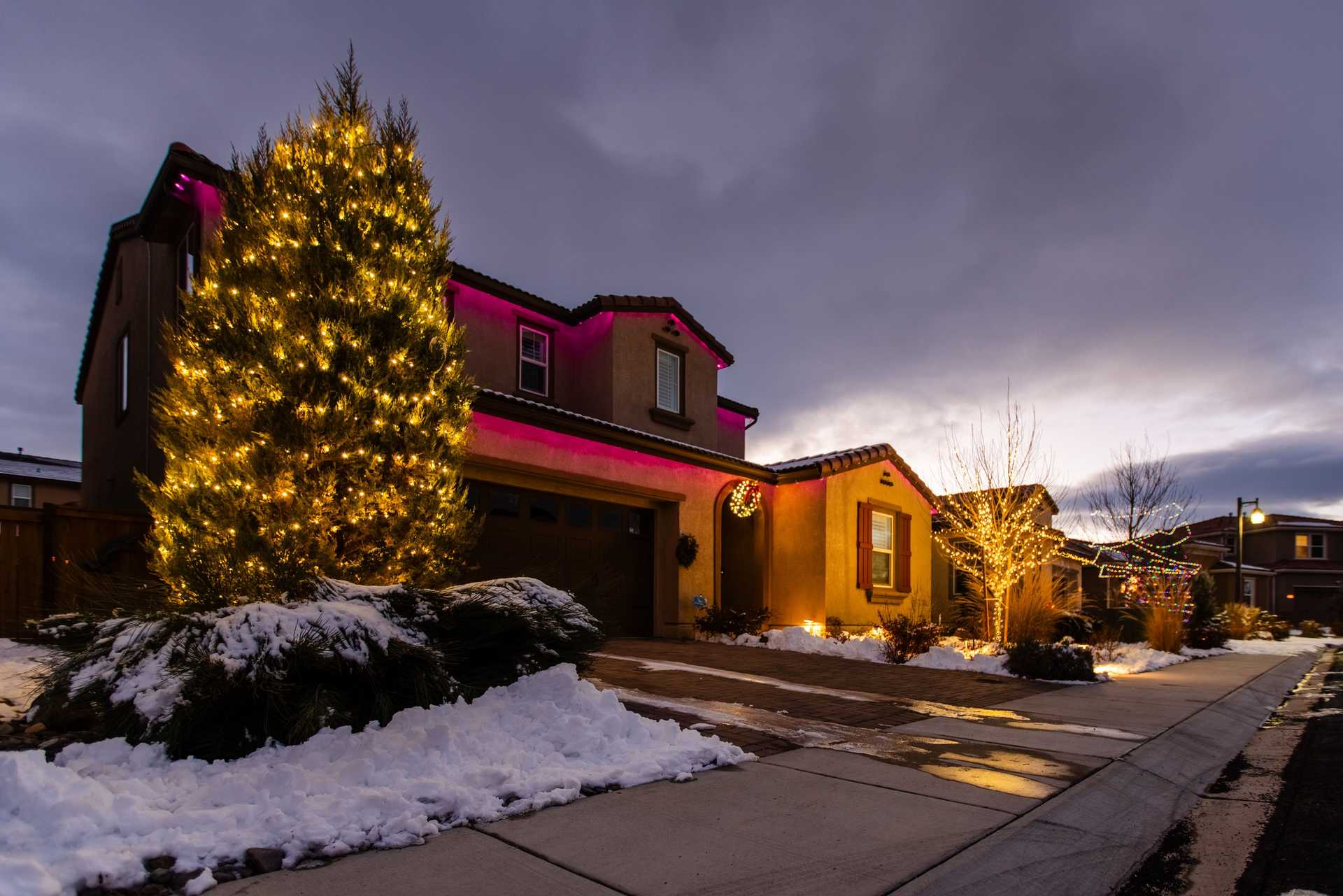 C9 Swirl Christmas Tree Wrap christmas light installation | Sierra Lighting